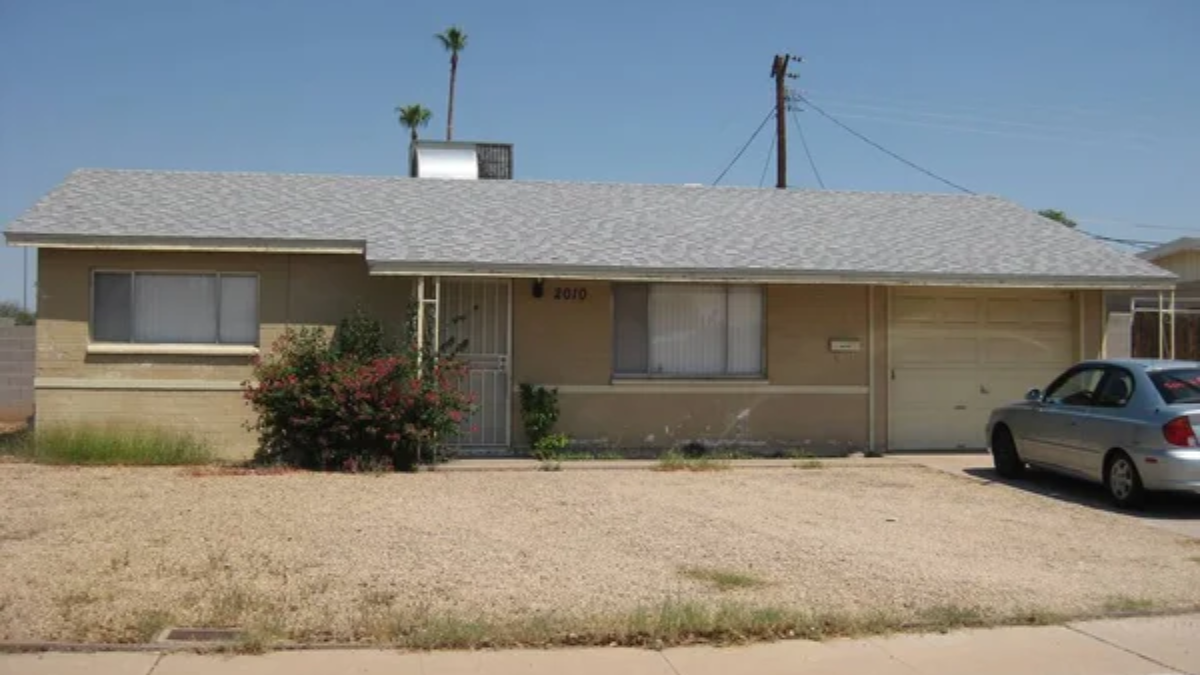 15 Signs You Live In A Bad Neighborhood and Should Consider Moving ...